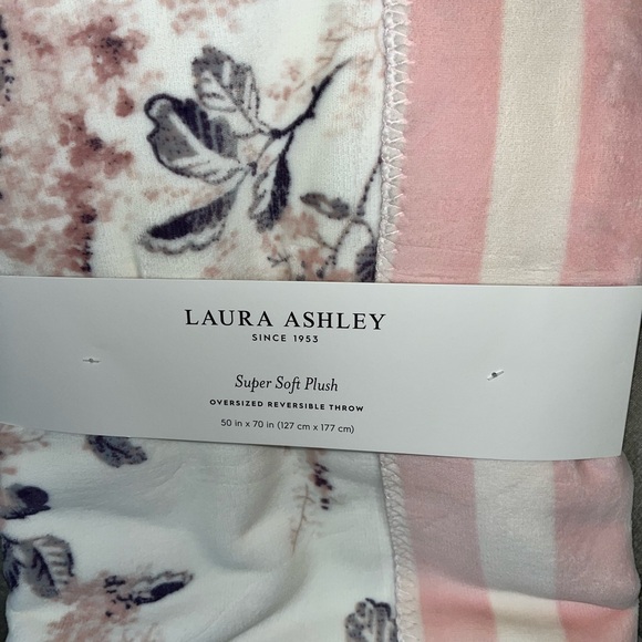 Laura Ashley | Bedding | Nwt Laura Ashley Vintage Floral Print Throw ...